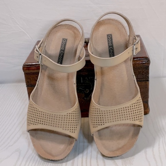 Good Choice | Shoes | Good Choice Nilda Cream Leather Sandals In Size 6 ...